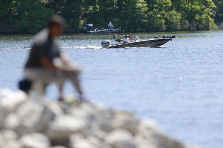 Fishermen flock to Lake Lamar Bruce | Local News | djournal.com