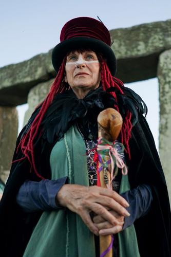 Welcoming the longest day at Stonehenge, in photos | Nation & World ...