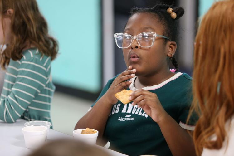 Pierce Street students try 'smart snacks' with Discovery Kitchen ...