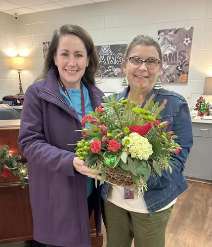 Garden club presents foral arrangement to middle school | New Albany ...
