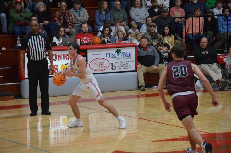Eagles edge Bulldogs in rival basketball matchup | New Albany Sports ...