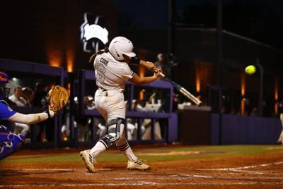 Bulldogs stage wild comeback, score seven in sixth to top Florida ...