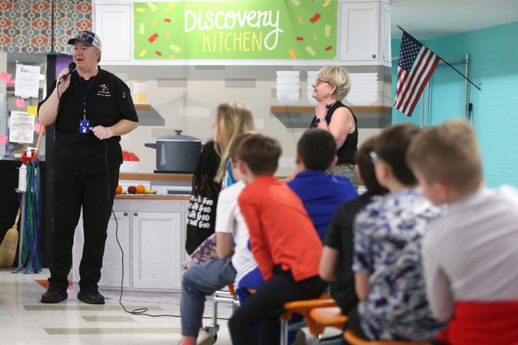Pierce Street students try 'smart snacks' with Discovery Kitchen ...