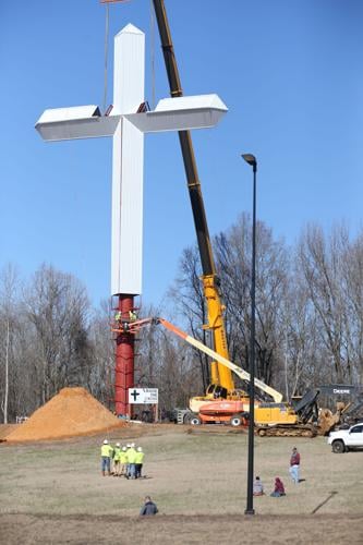 PHOTOS: 130-foot giant cross raised in Saltillo | Photo Galleries ...