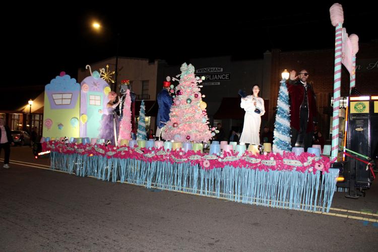 New Albany-Union County Christmas Parade spreads holiday cheer | New ...