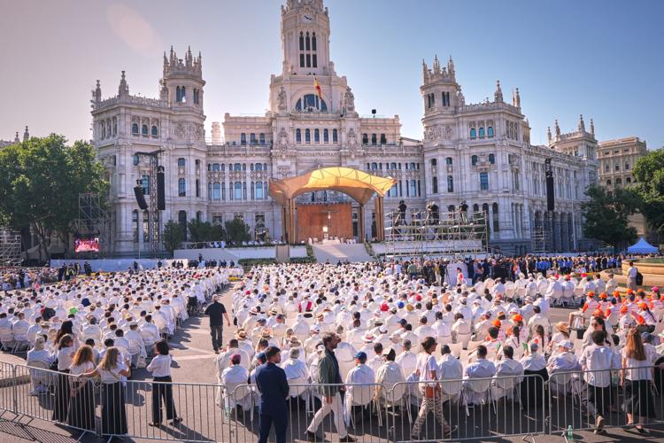 More than 1 million people flood Madrid streets to see Pope Leo XIV and ...