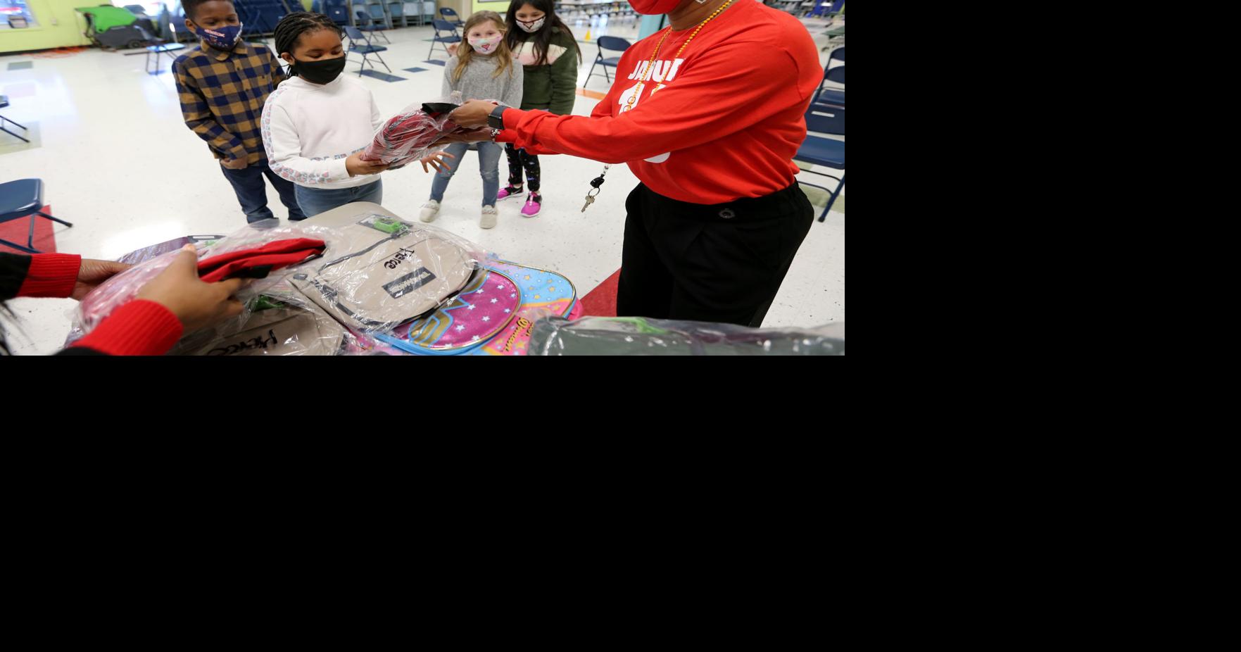 Delta Sigma Theta alumnae donate backpacks, school supplies for local ...