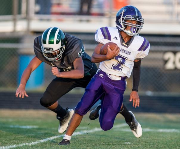 Football: Broadway vs. Strasburg | Photo | dnronline.com