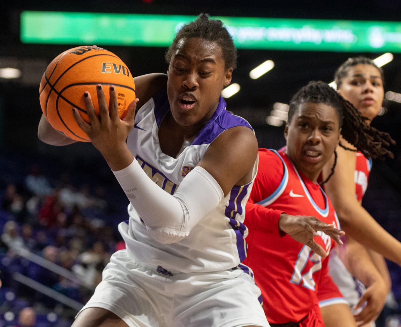 Rowe A Quick Study In The Paint For Dukes | Sports | dnronline.com