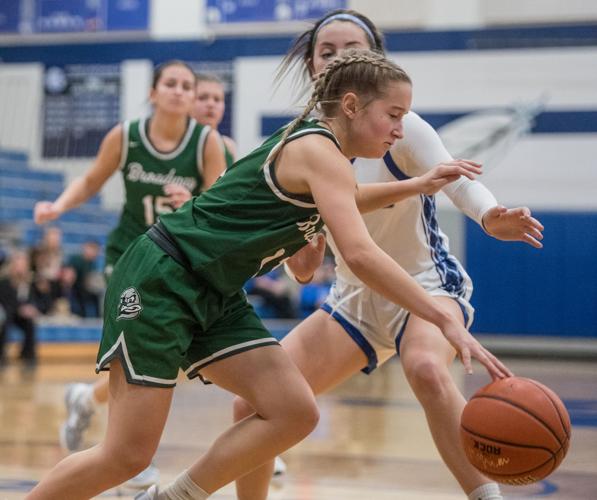 Basketball: Fort Defiance vs. Broadway | Photo | dnronline.com