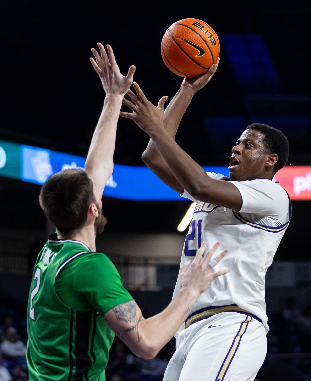 Dukes seeing improved play in the paint | James Madison University | dnronline.com