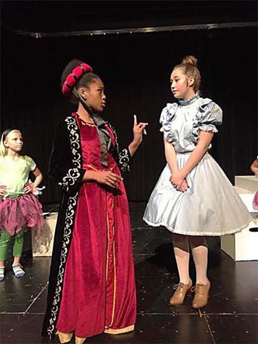 Students Go Through The Looking Glass | News | dnronline.com