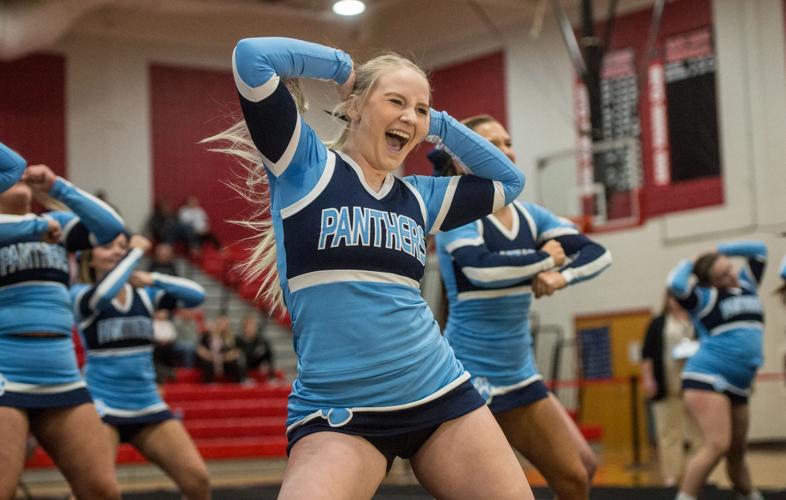 Cheerleading: Bull Run District Tournament | Photo | dnronline.com