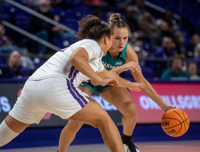 Basketball: JMU vs. Coastal Carolina | Photo | dnronline.com