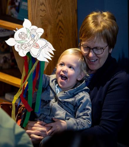 Parentheses Books Hosts Children’s Storytime | News | dnronline.com