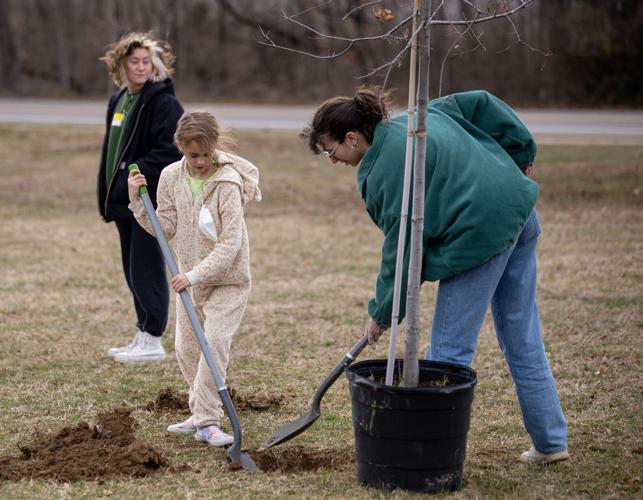 Keister, JMU Students Plant Trees Together | News | dnronline.com