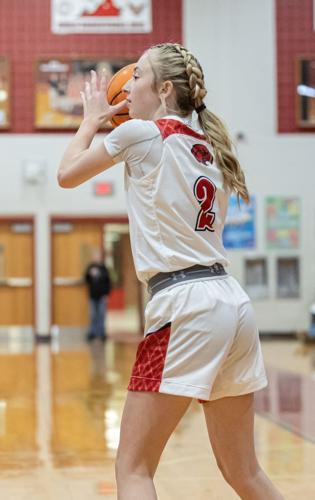 Late-Game Surge Lifts Eagles Over Gladiators | Sports | dnronline.com