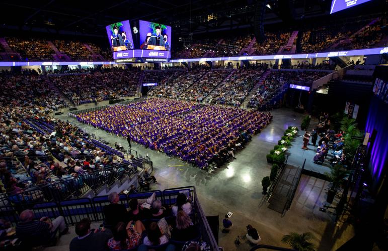 JMU College of Business Graduation | Photo | dnronline.com