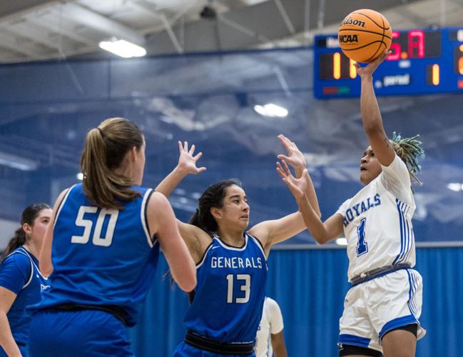 Royals Suffer Loss To No. 18 W&L | Eastern Mennonite | dnronline.com
