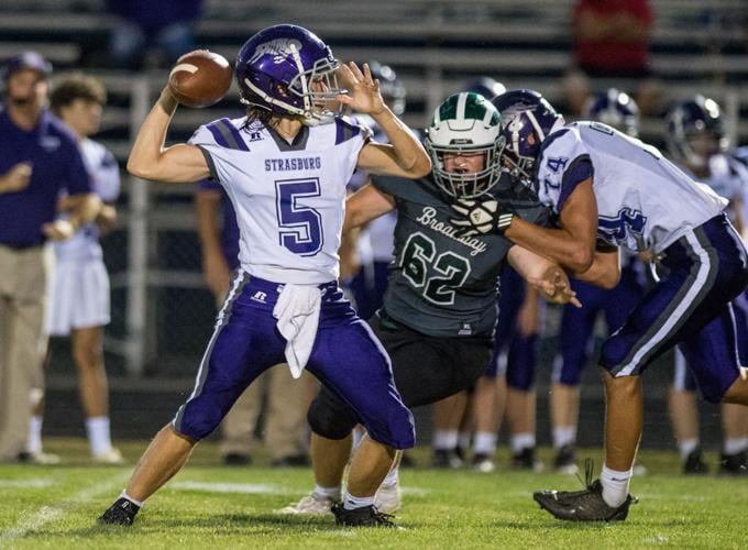 Football: Broadway vs. Strasburg | Photo | dnronline.com