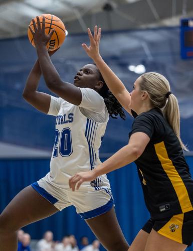 Royals put up valiant effort, but ultimately suffer eighth consecutive ...