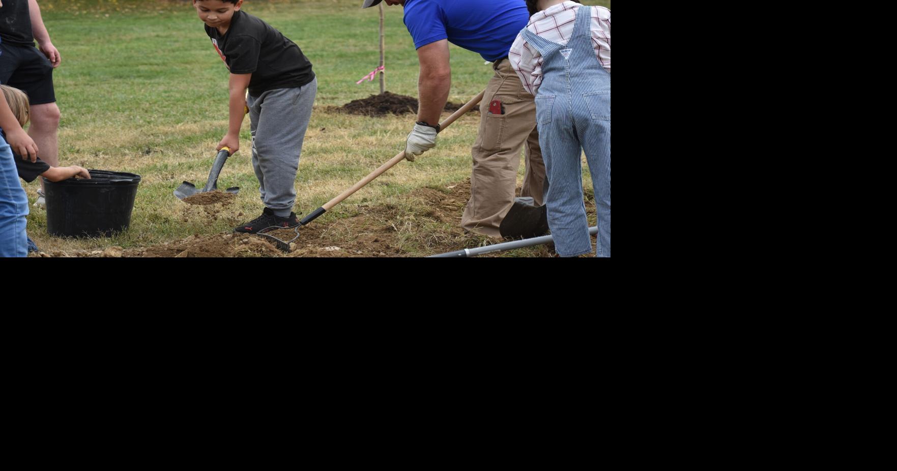 HCPS Students Explore Agriculture Education With Farm To School Week ...