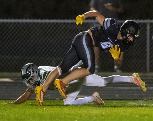 Football: Turner Ashby vs. Broadway | Photo | dnronline.com