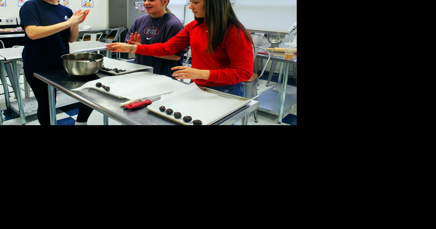 Elkton students make spaghetti meals for those less fortunate | News ...