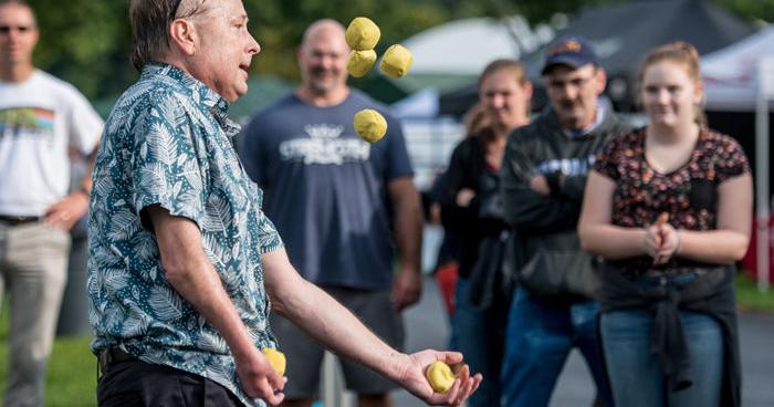 One-Armed Juggler Beats The Odds | News | dnronline.com