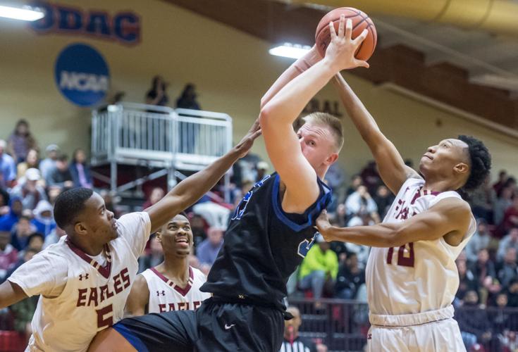 Royals Outrun Eagles | Photo | dnronline.com