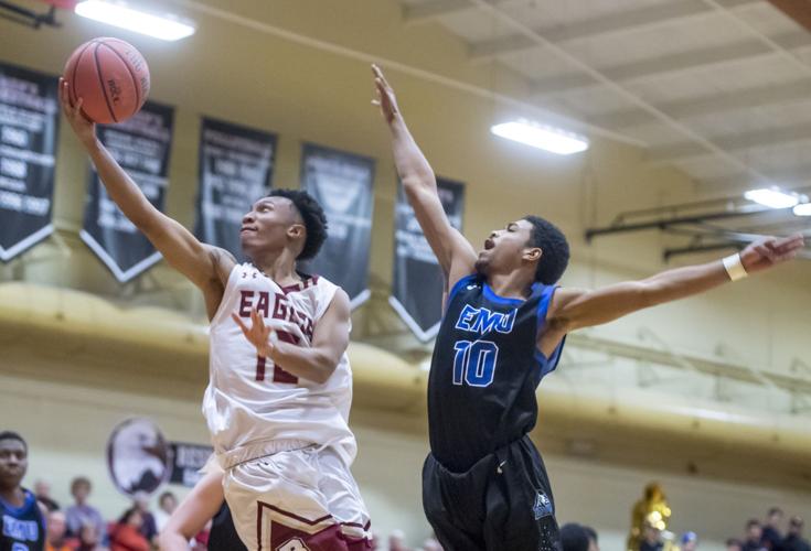 Royals Outrun Eagles | Photo | dnronline.com