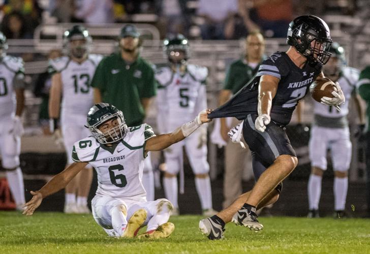 Football: Turner Ashby vs. Broadway | Photo | dnronline.com