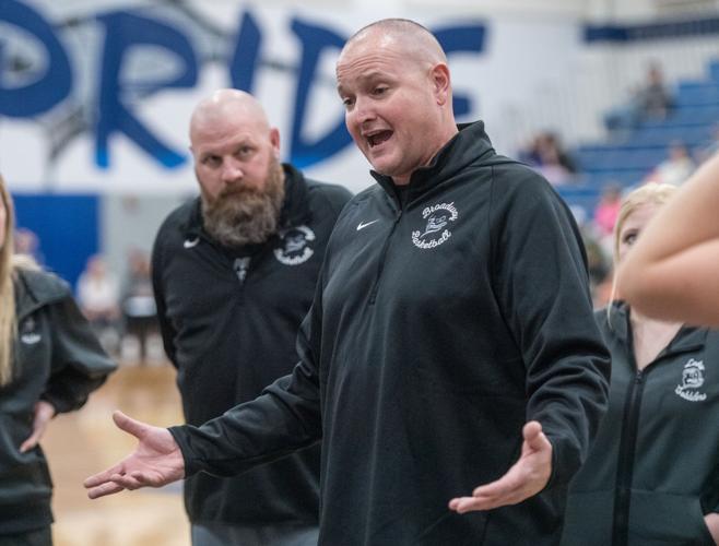 Basketball: Fort Defiance vs. Broadway | Photo | dnronline.com