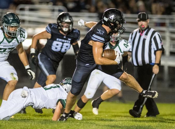 Football: Turner Ashby vs. Broadway | Photo | dnronline.com