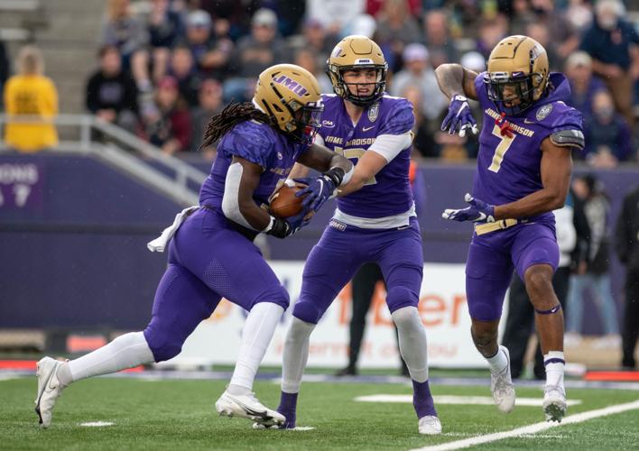 JMU Football Routs Elon | Photo | dnronline.com