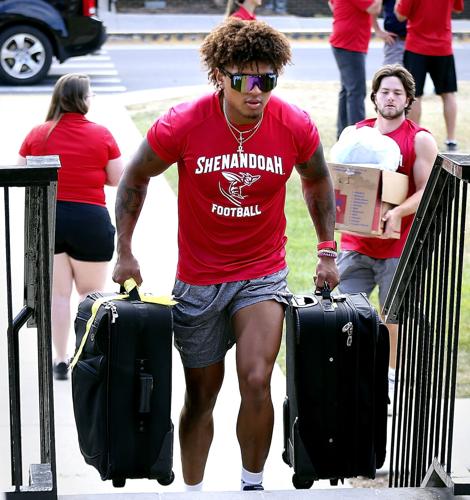 SU Gives New Students A Spirited Move-In Day Welcome | e-Edition ...