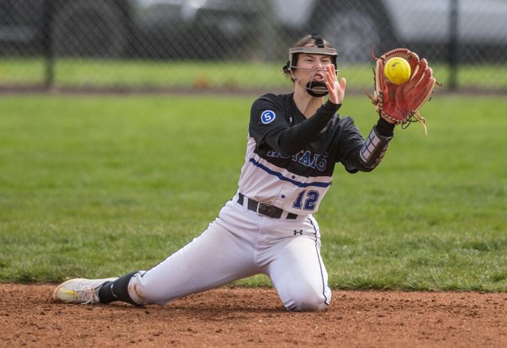 Softball: Bridgewater vs. EMU | Photo | dnronline.com