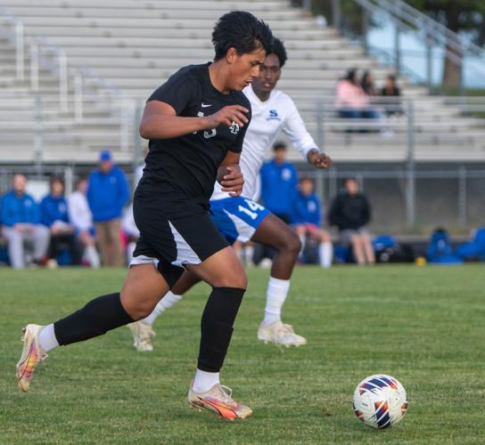 Boys Soccer: Turner Ashby vs. Spotswood | Photo | dnronline.com