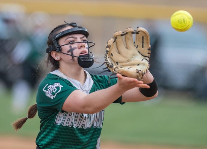 Softball: Turner Ashby vs. Broadway | Photo | dnronline.com