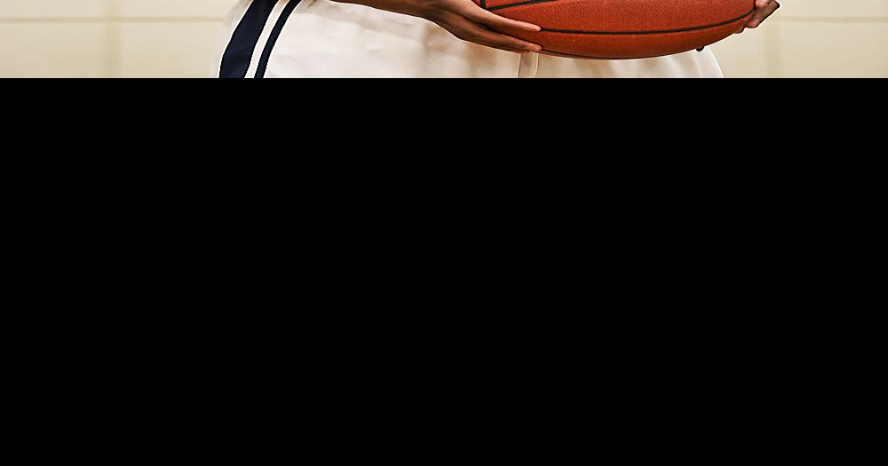 Headland's Calen Murry signs on the dotted line ...