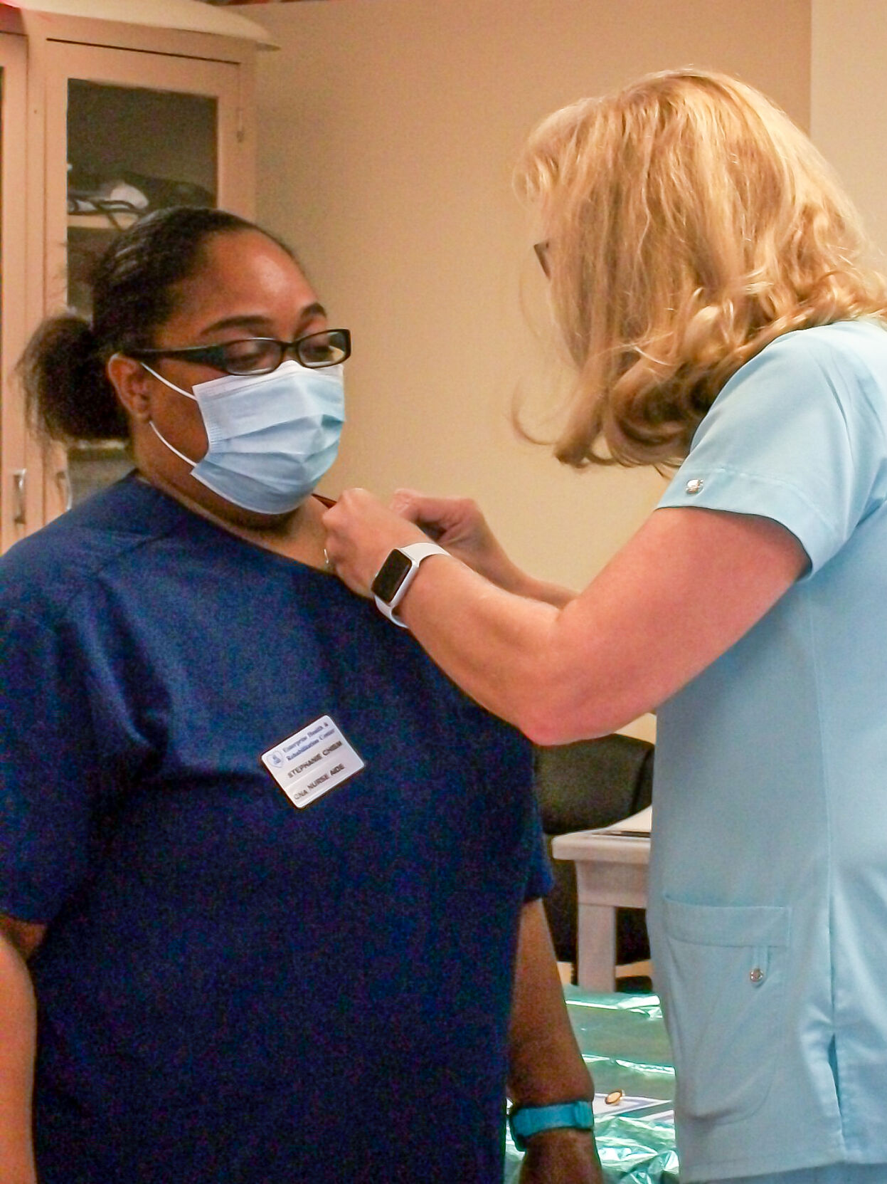 EHRC recognizes CNA grads with pinning ceremony