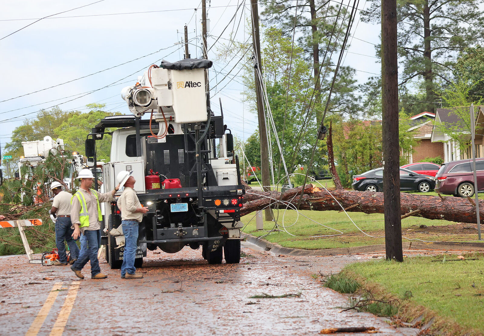 Possible tornado damages Dothan
