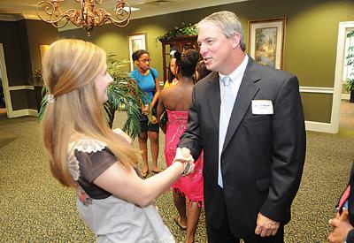 Crowd welcomes new Dothan school superintendent