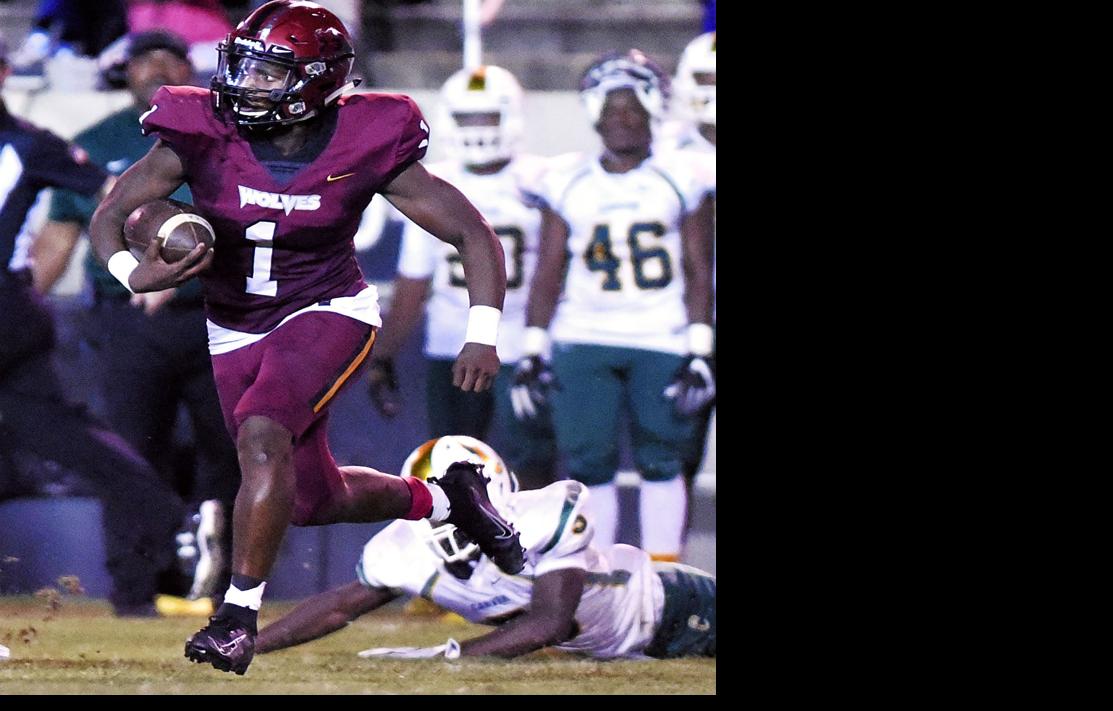 Dothan Wolves pull away to beat Carver-Montgomery