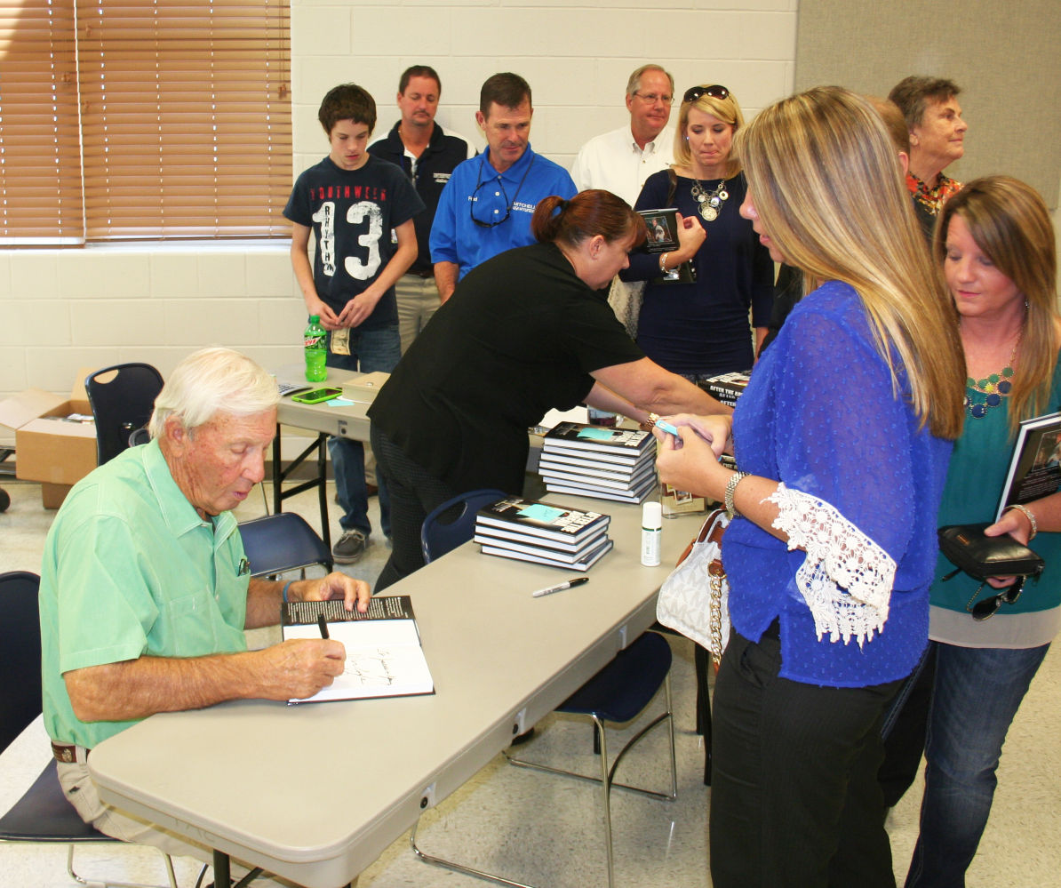Pat Dye welcomed by Enterprise QB Club