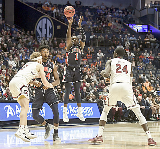 Harper leads Auburn past South Carolina and into SEC tourney semifinals