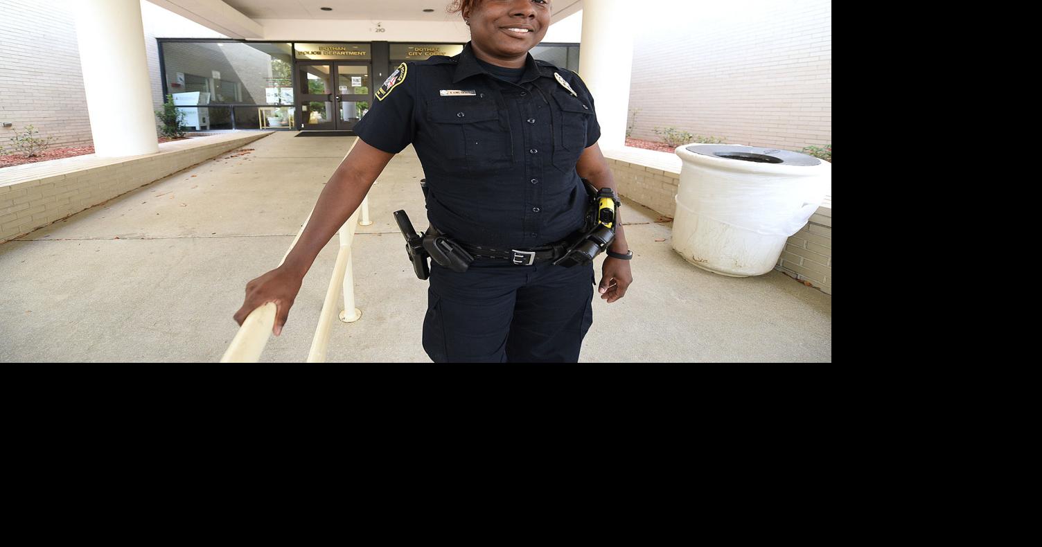 Dothan police officer buys groceries for teen mom caught stealing