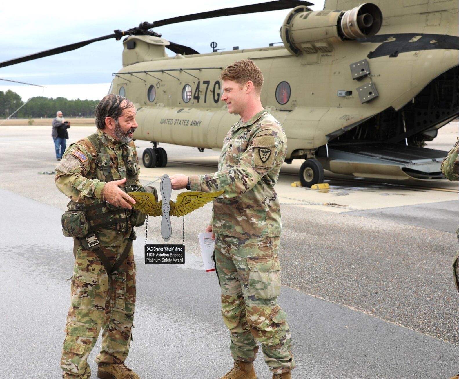 charles-mineo-chinook-pilot-retires