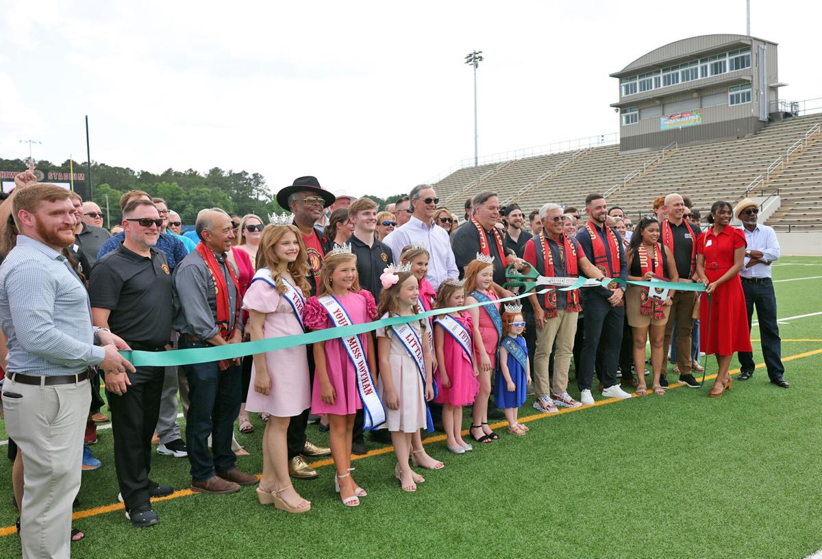 Dothan United Dragons greeted by fans at Rip Hewes Stadium during ...