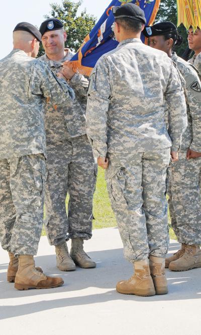 1-212th Avn. welcomes new commander
